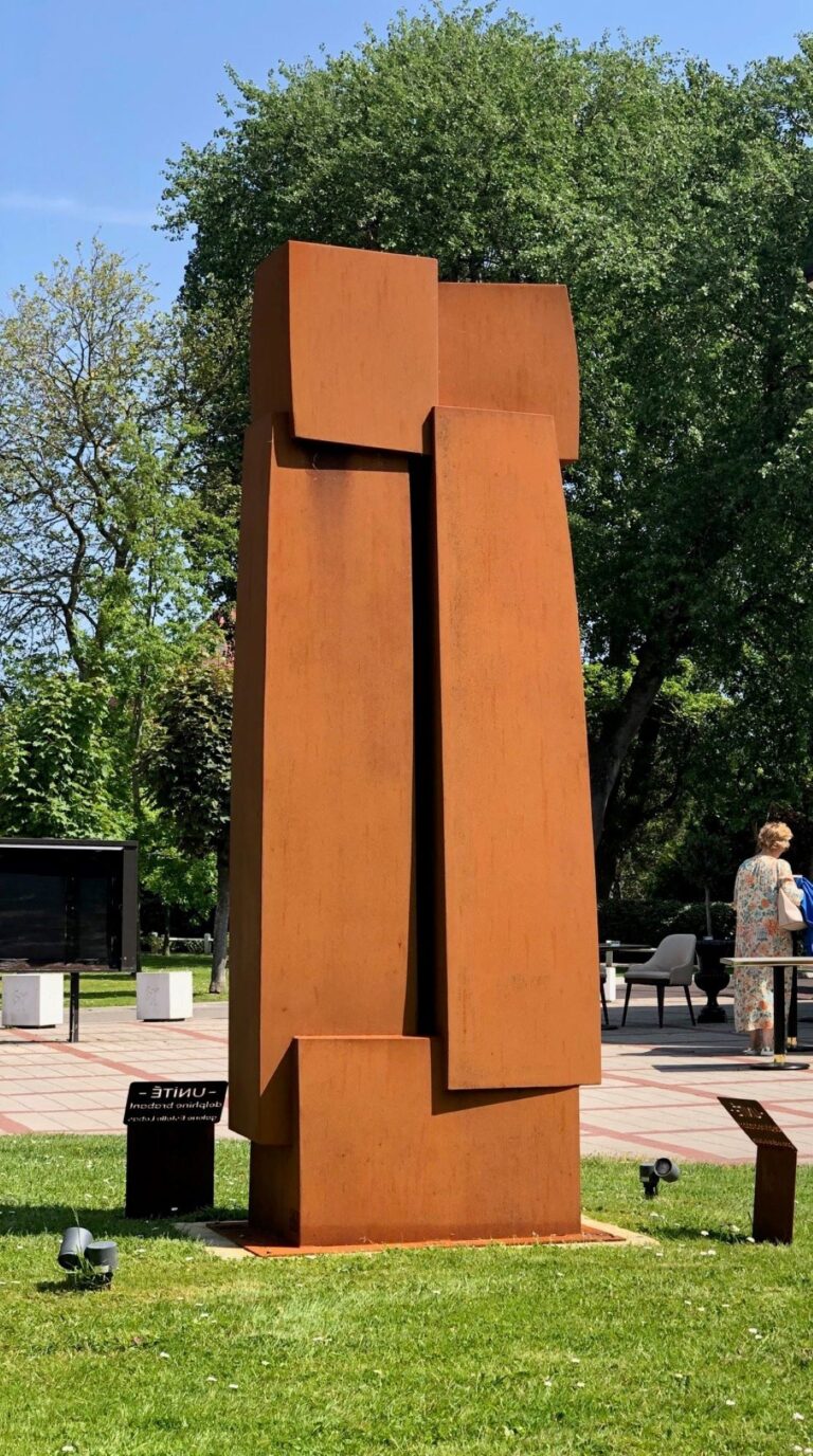 Unity I, Corten steel | Contemporary sculpture by Delphine Brabant for ...