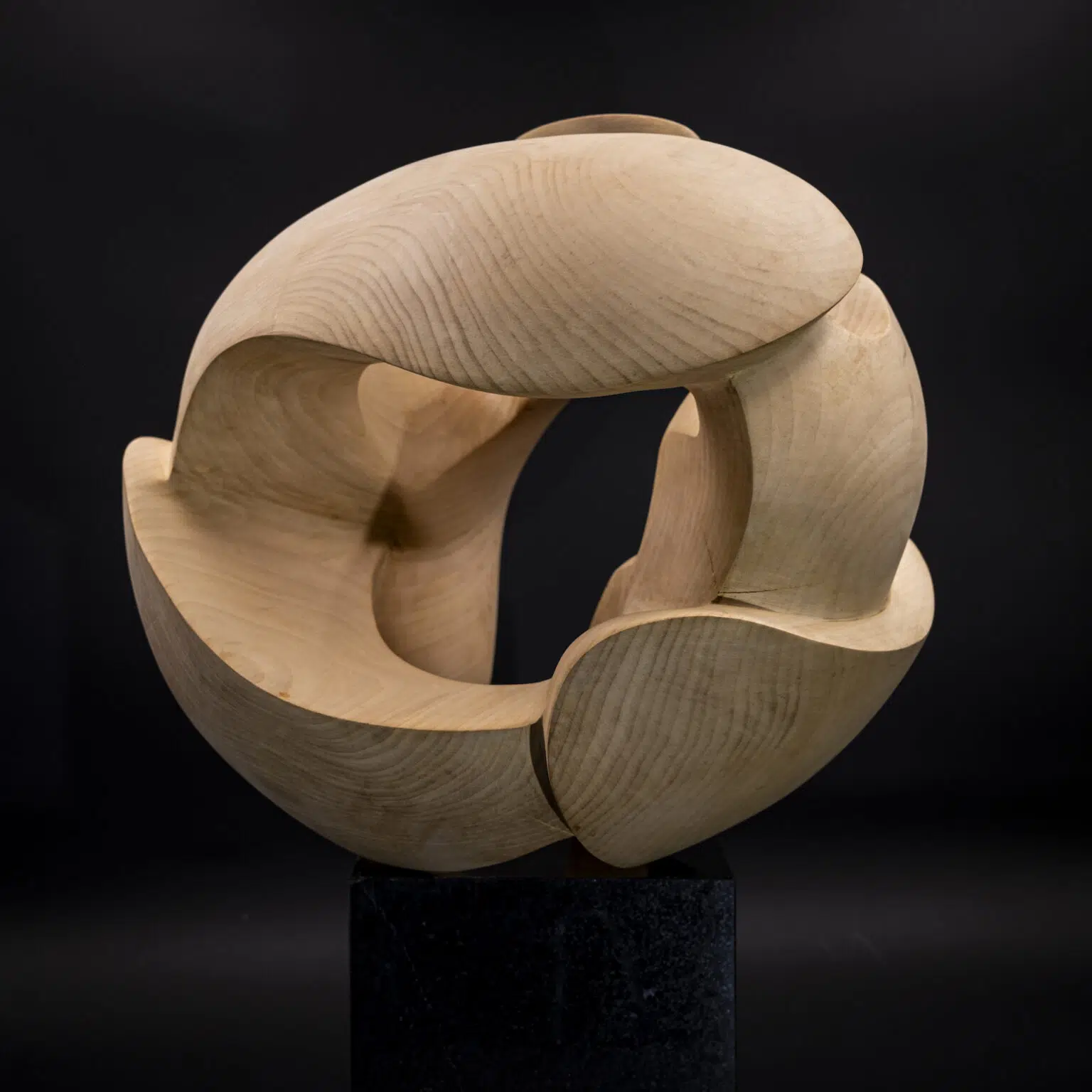 Embrace II by Wouter van der Vlugt - Contemporary sculpture | Artistics