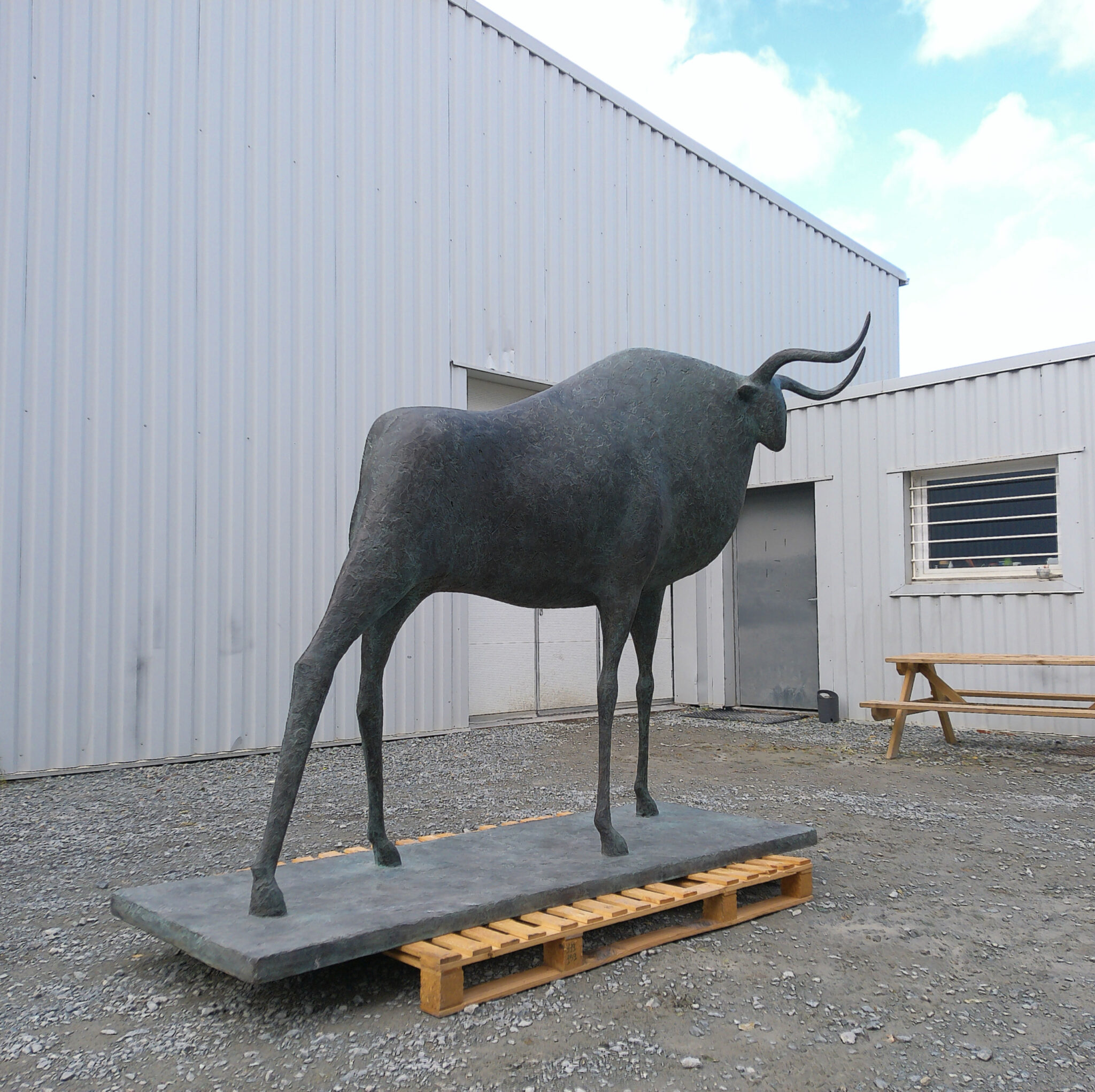 Monumental Bull I by Pierre Yermia - Contemporary sculpture | Artistics