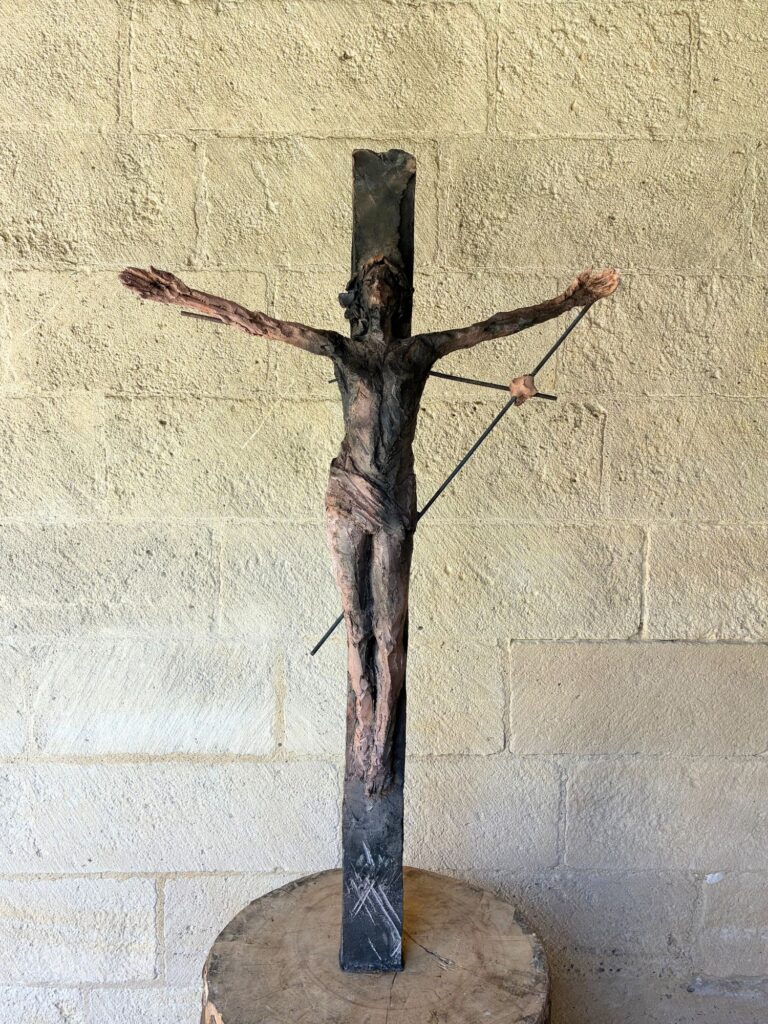 A figure of Christ by Cécile Raynal - Contemporary sculpture | Artistics